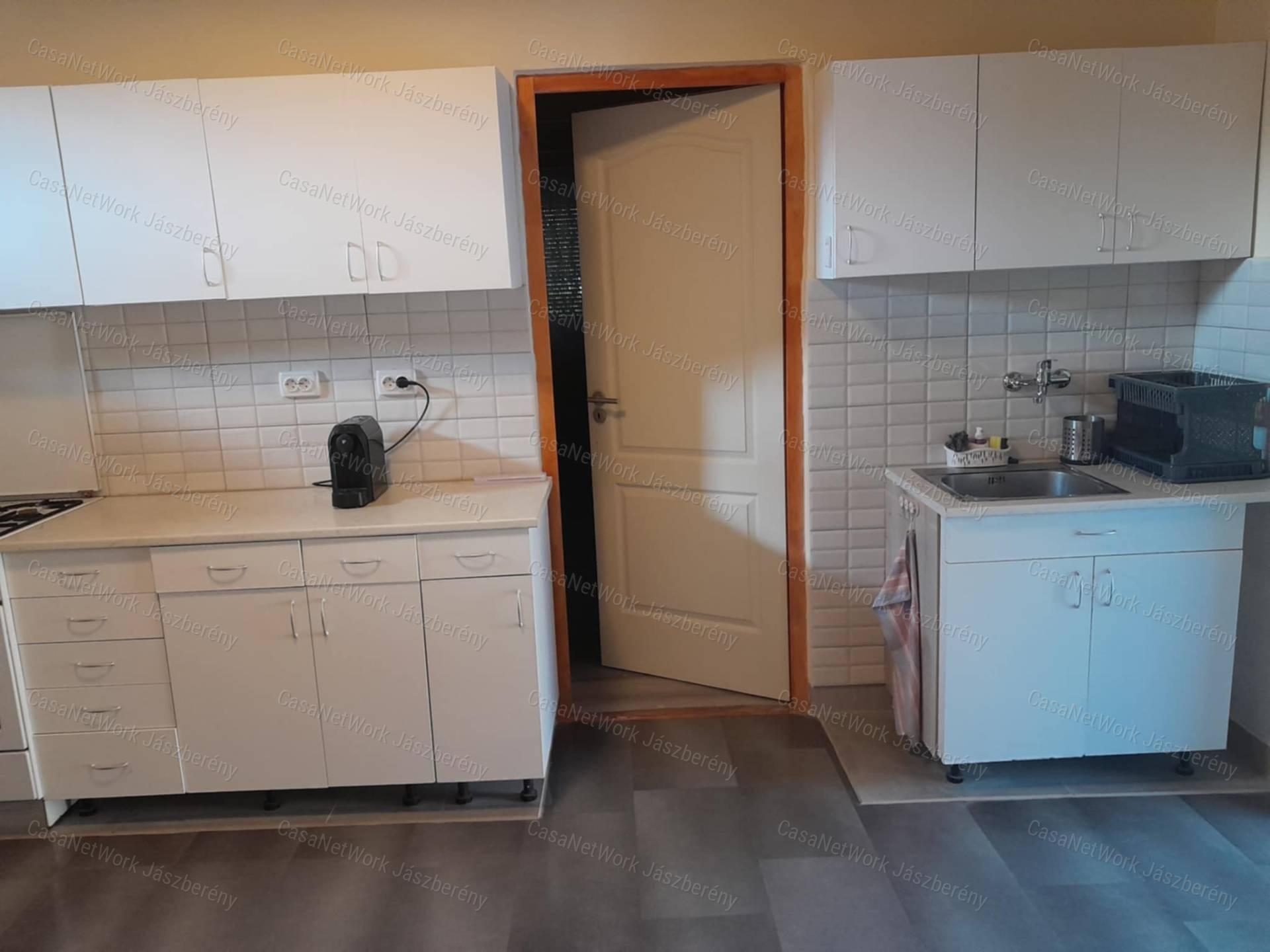 Eladó családi ház - Jászapáti - sz.: 182100348 - CasaNetWork.hu